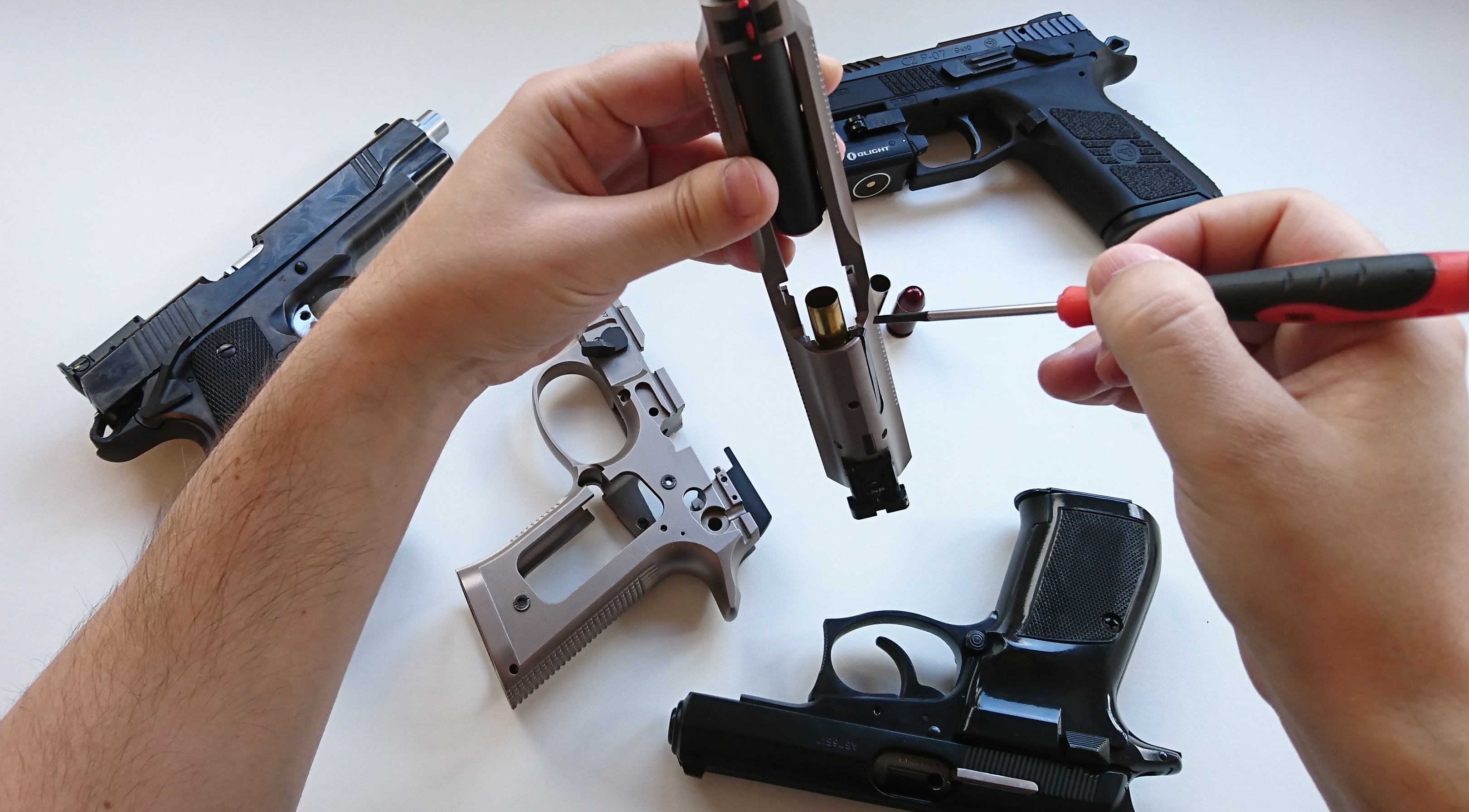 Pistol Extra | 1 – Rolul si Actiunea componentelor: Extractor si ...